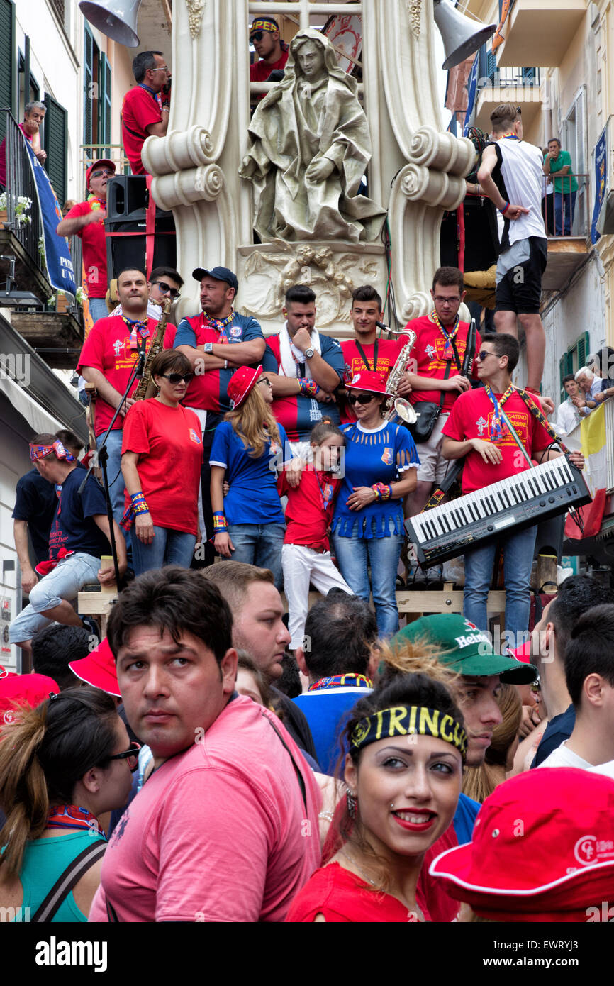 NOLA (NAPLES, ITALY)- JUNE 28, 2015: Gigli di Nola Stock Photo - Alamy