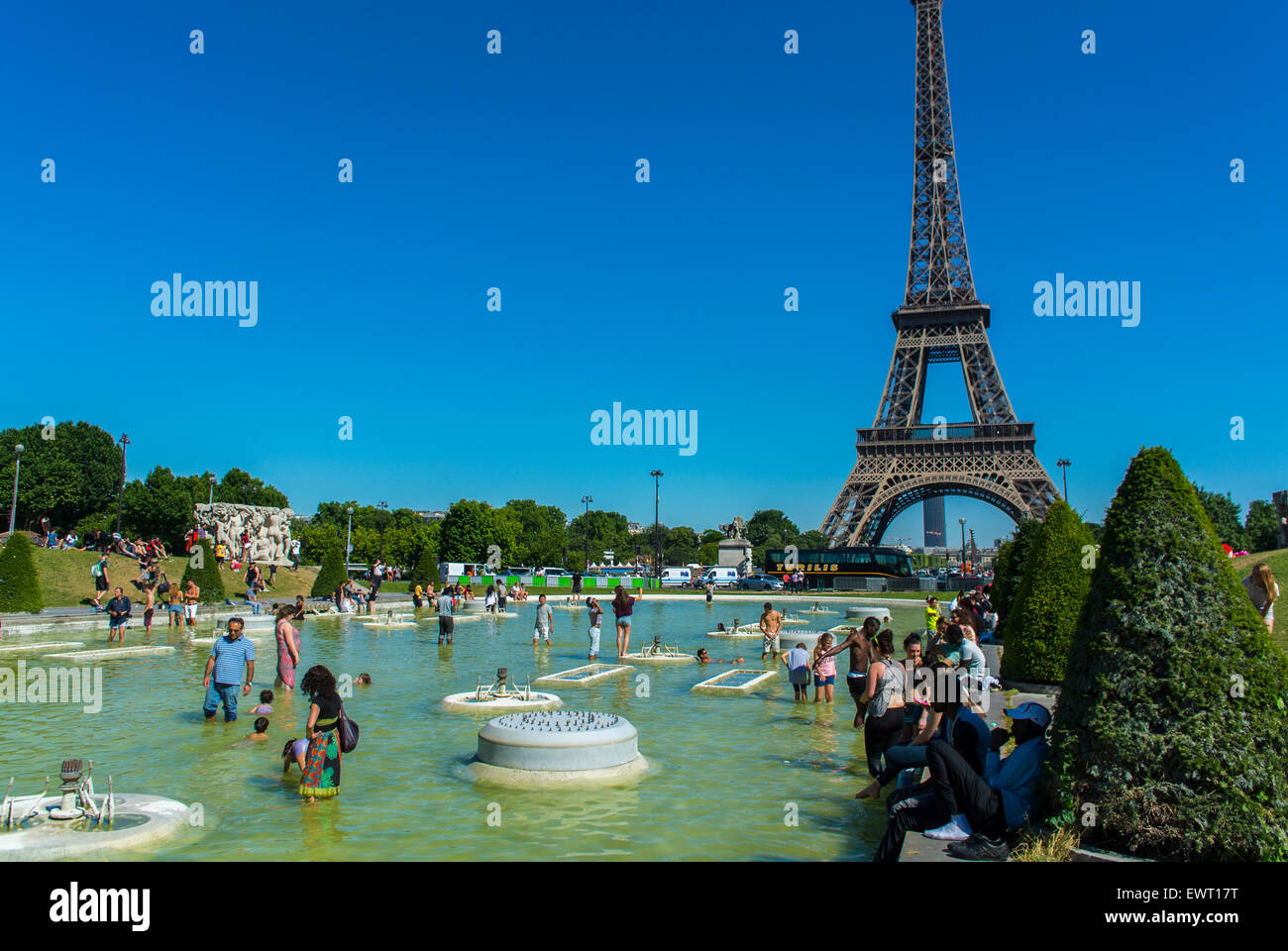 Paris, France. People Enjoying Summer Urban Heat Wave, at Eiffel Tower ...