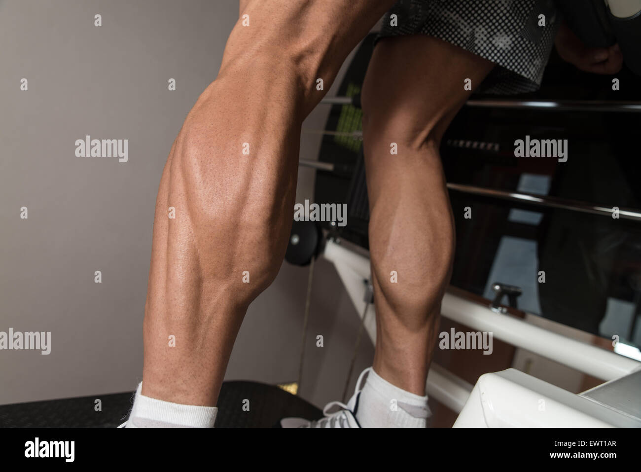 Calf muscle bodybuilder body hi-res stock photography and images - Alamy