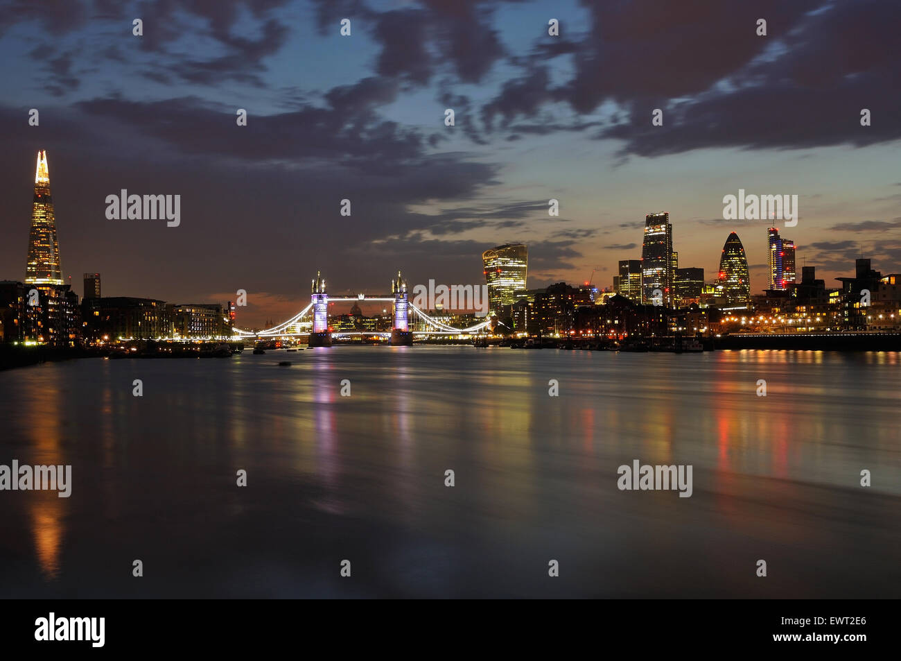 London skyline dusk hi-res stock photography and images - Alamy