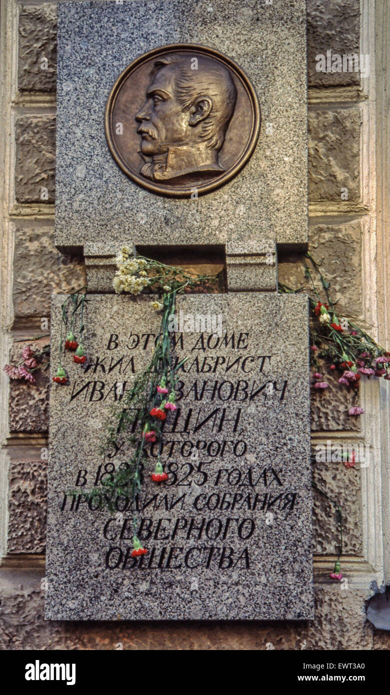 Leningrad, Russia. 8th Nov, 1991. A plaque and profile portrait of ...