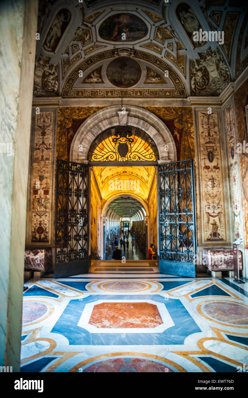 Entrance vatican museums vatican city hi-res stock photography and ...