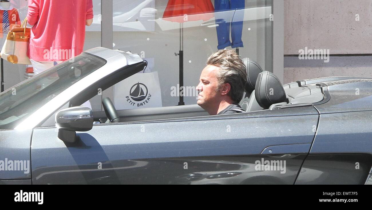 Matthew perry with his hair swept back hi-res stock photography and ...