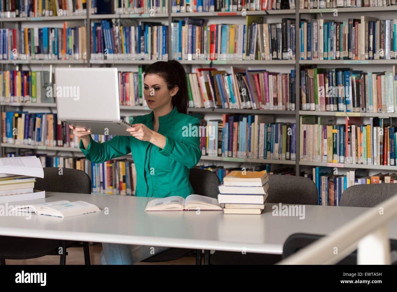 Classroom presentation throwing hi-res stock photography and images - Alamy