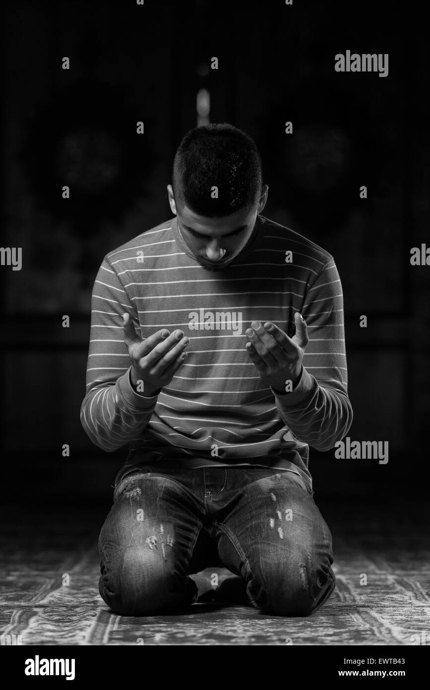 Male muslim Black and White Stock Photos & Images - Alamy