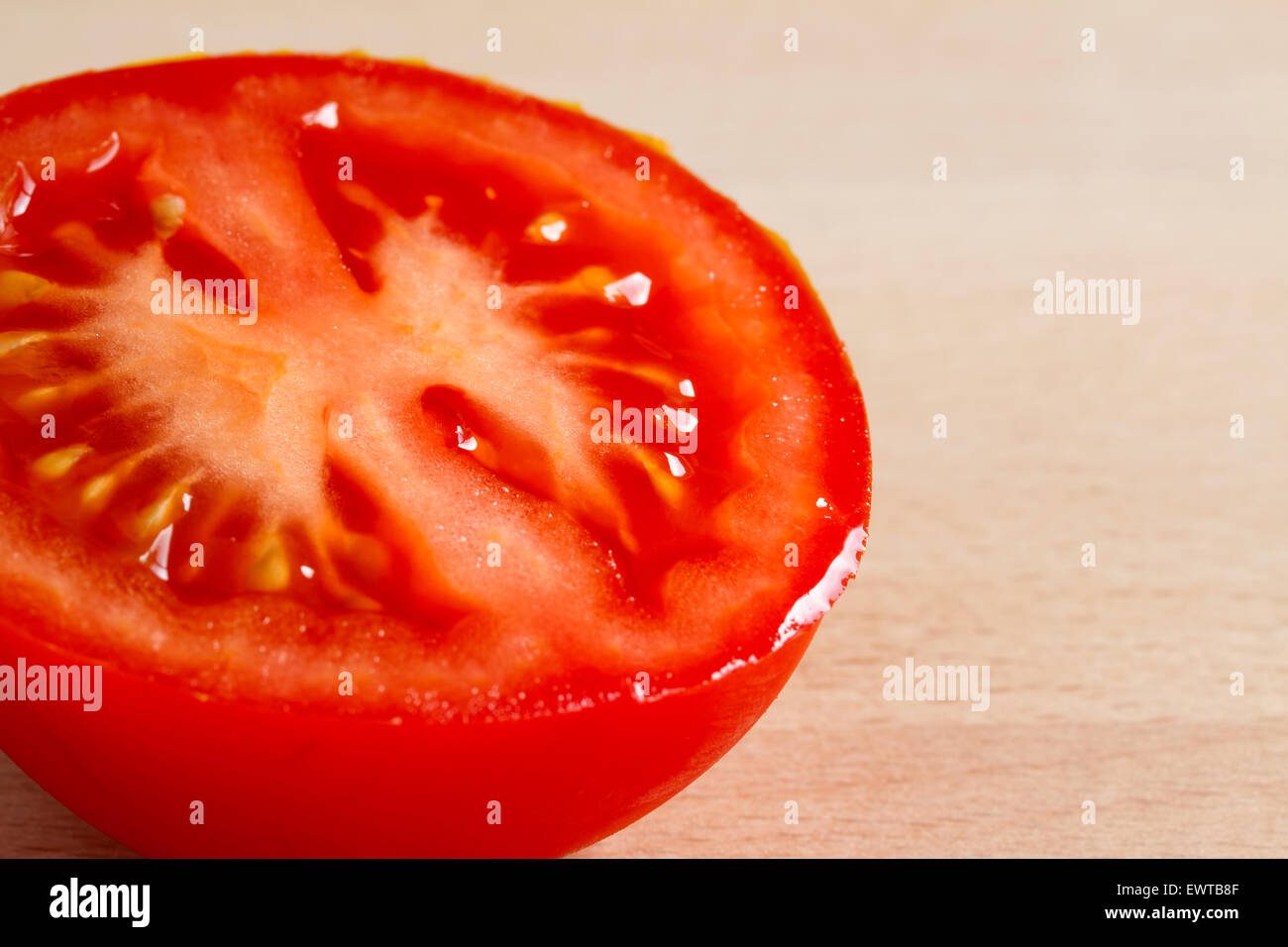 Red tomato slice hi-res stock photography and images - Alamy