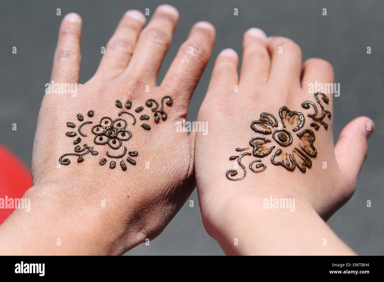 Simple Henna Hand Designs