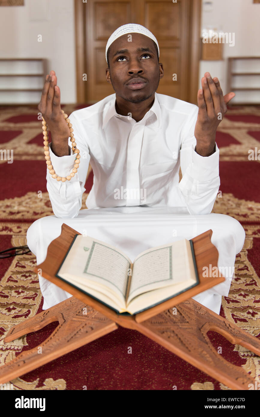 African man quran young reading hi-res stock photography and images - Alamy