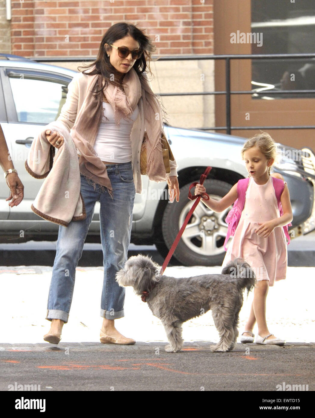 Bethenny Frankel takes her dog Cookie to collect her daughter Bryn from ...
