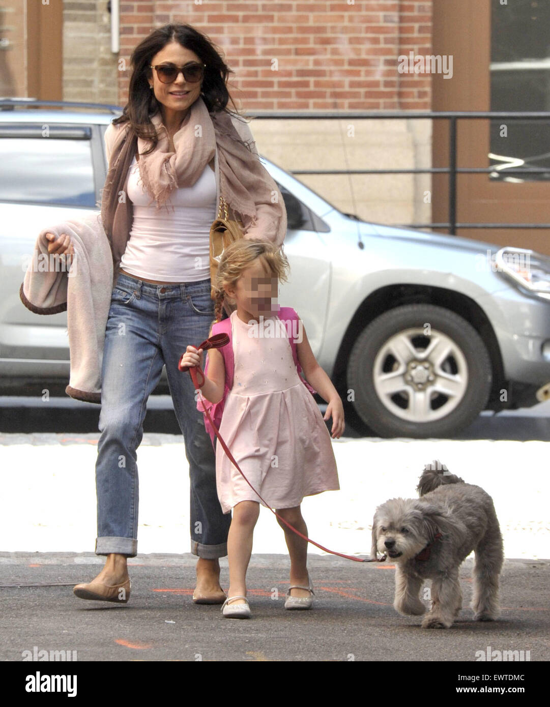 Bethenny Frankel takes her dog Cookie to collect her daughter Bryn from ...