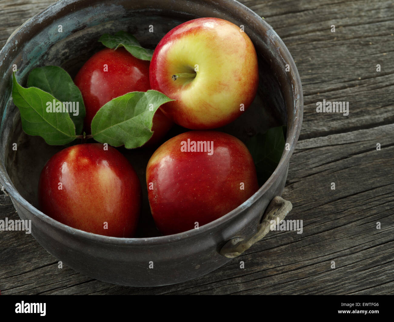 close up view of nice fresh apples on color background Stock Photo - Alamy