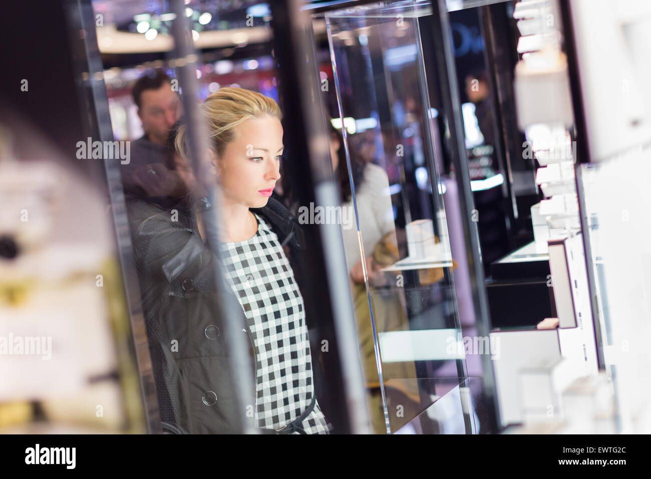 Beautiful store front supermarket hi-res stock photography and images ...