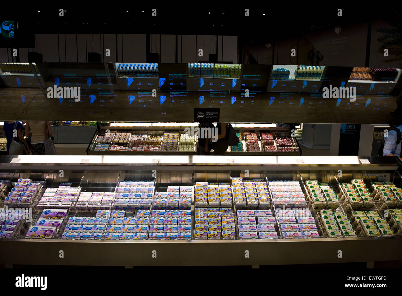 Italy coop supermarket interior hi-res stock photography and images - Alamy