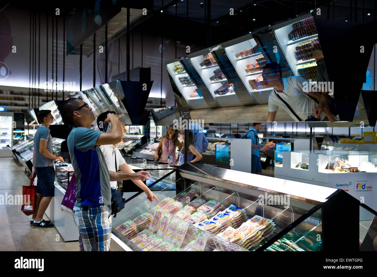 Italy coop supermarket interior hi-res stock photography and images - Alamy