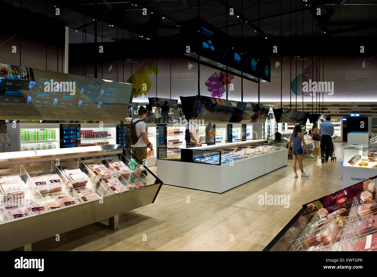 Italy coop supermarket interior hi-res stock photography and images - Alamy