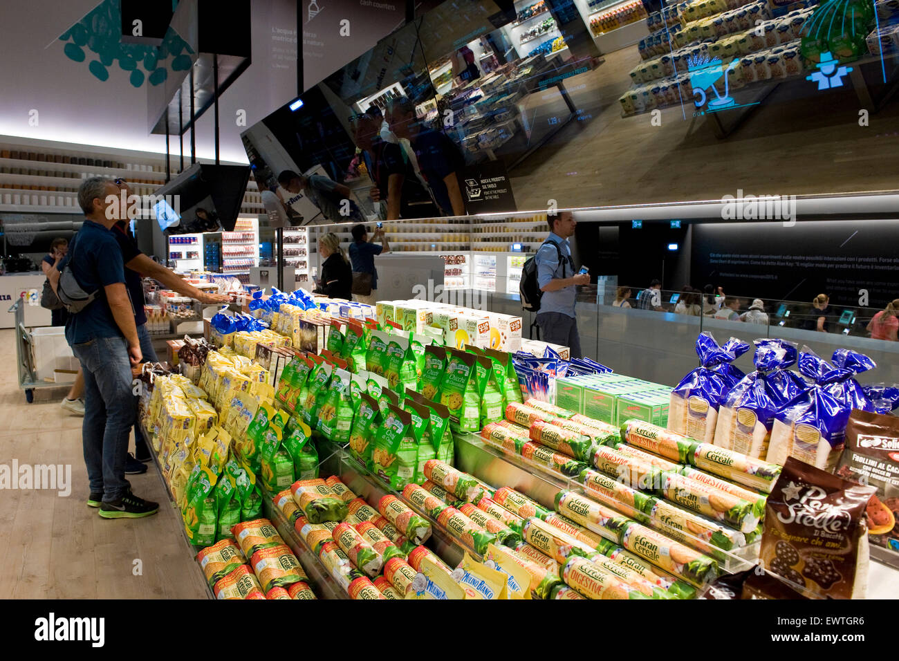 Italy coop supermarket interior hi-res stock photography and images - Alamy