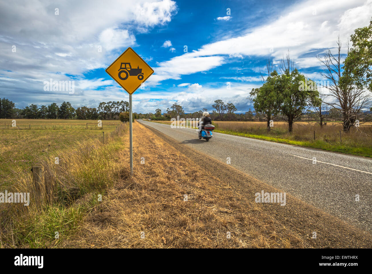 Tractor crossing sign hi-res stock photography and images - Alamy