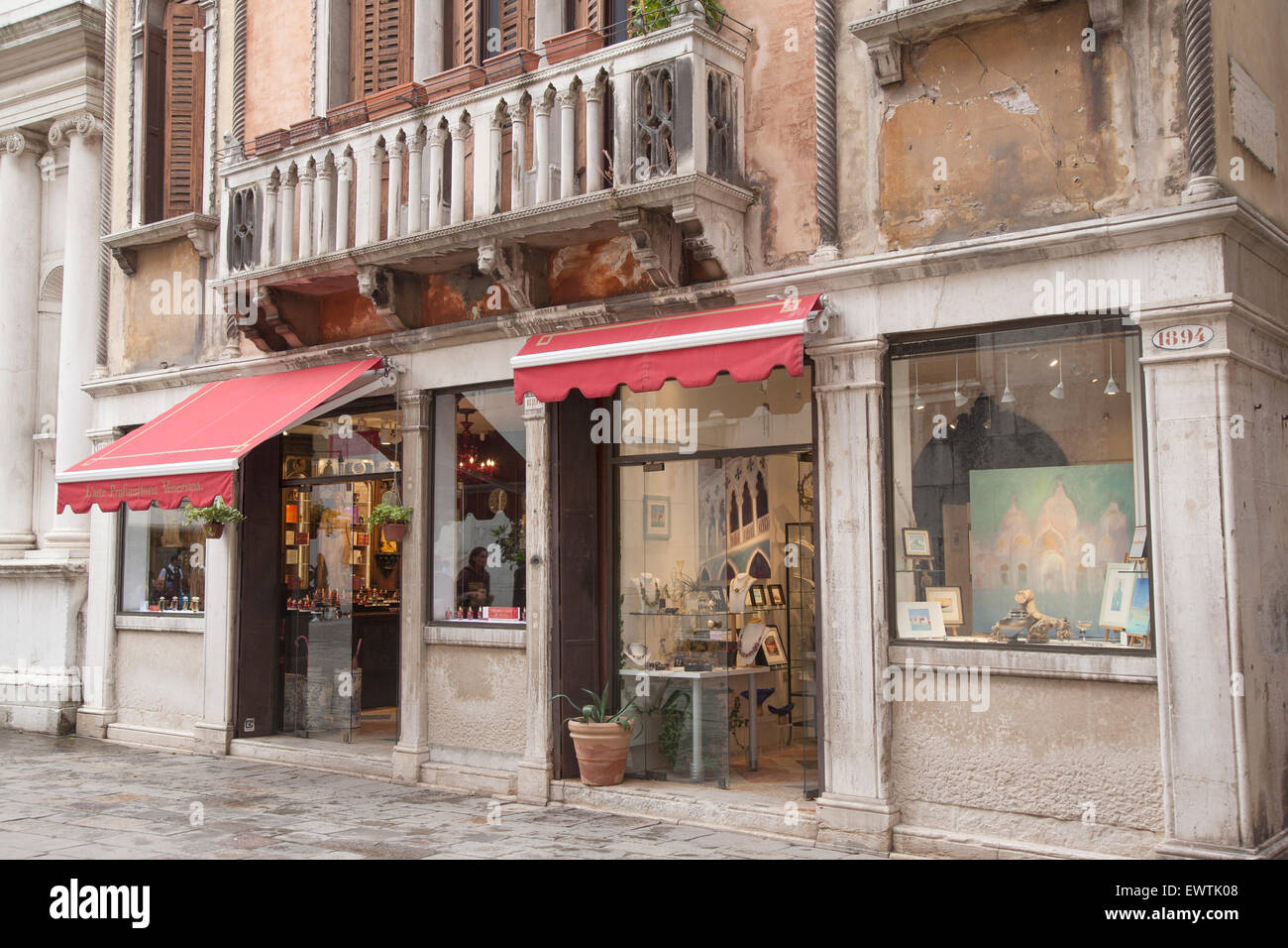 Street corner merchant hi-res stock photography and images - Alamy