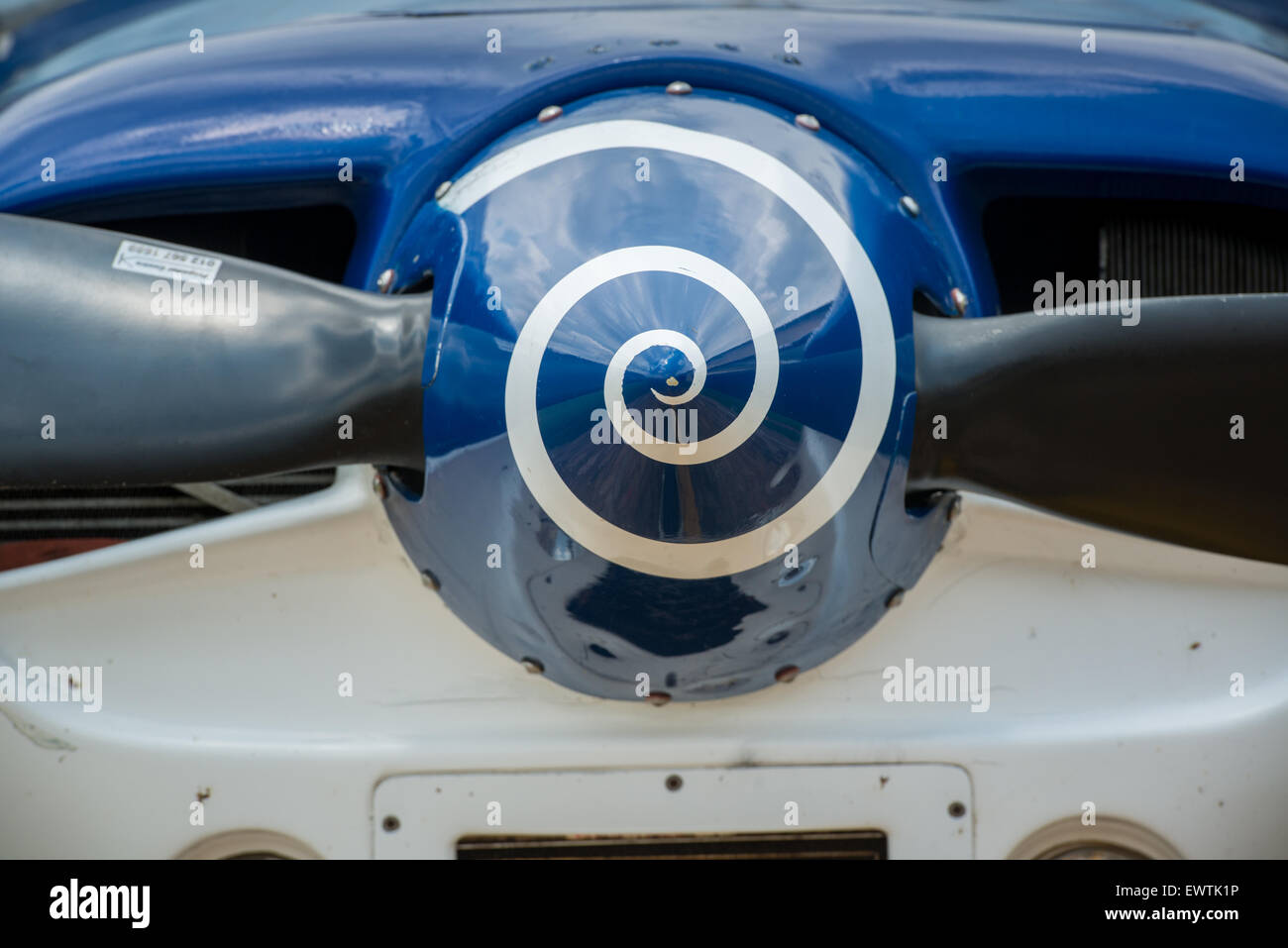 Airplane front propeller hi-res stock photography and images - Alamy