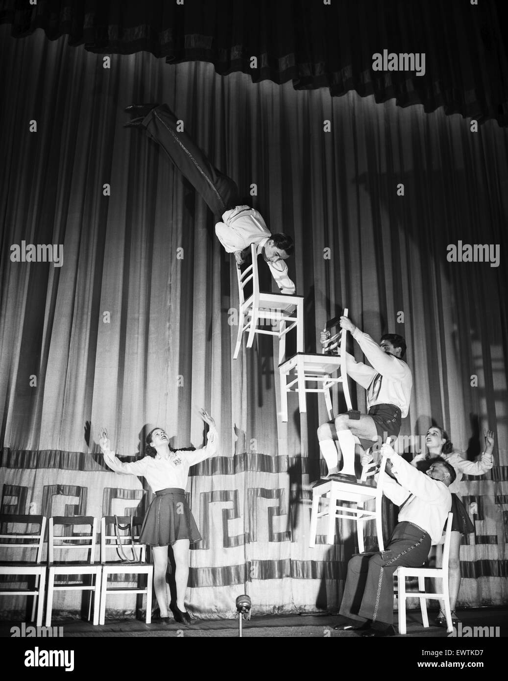 1950s circus acts hi-res stock photography and images - Alamy
