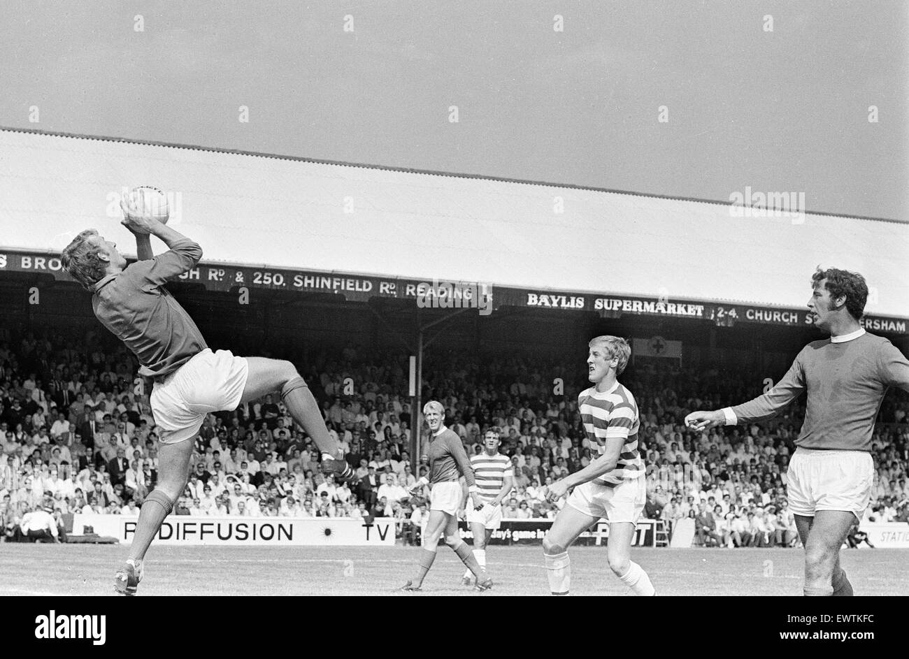 Reading 2-3 Manchester United, Watney Cup match at Elm Park, Saturday ...