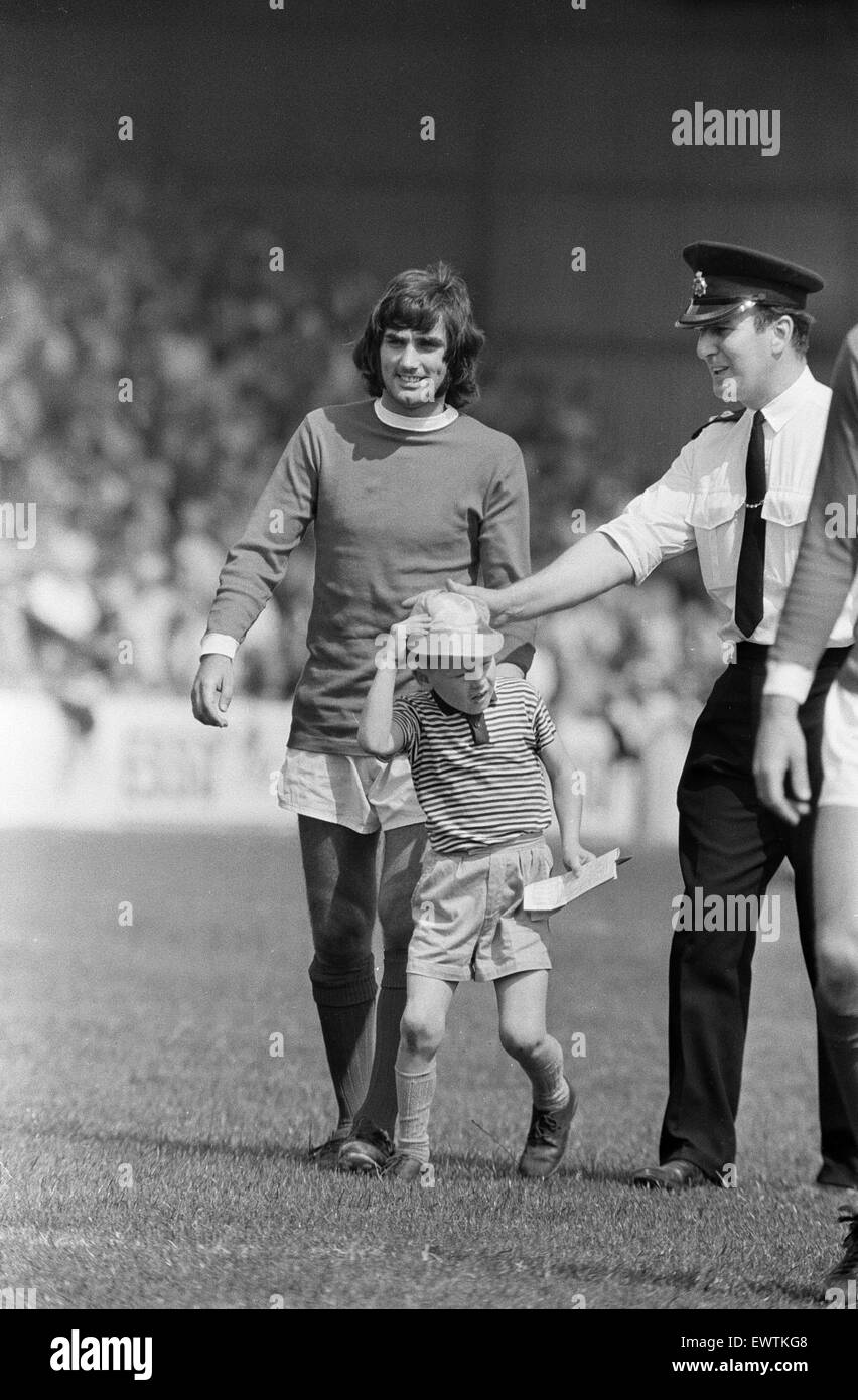 Manchester football george match Black and White Stock Photos & Images ...