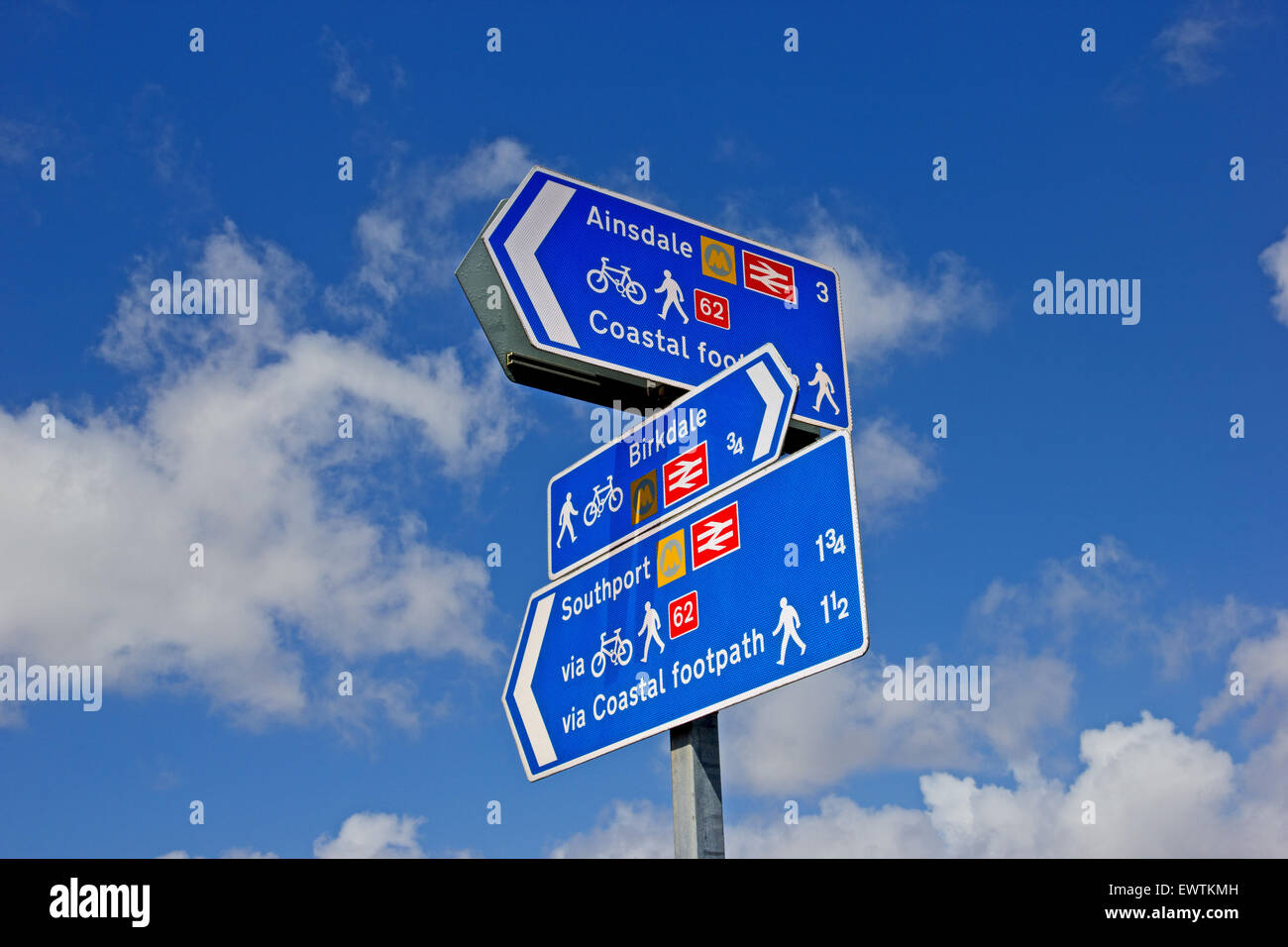 National cycle route sign hi-res stock photography and images - Alamy