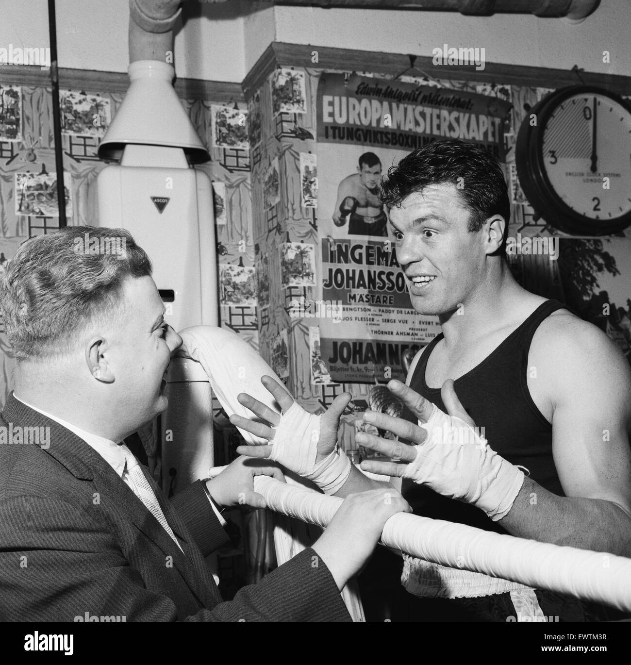 Boxer Dick Richardson talks to sports writer Sam Leitch. 3rd September ...