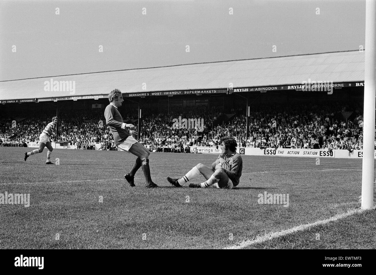 Reading watney cup 1970 Black and White Stock Photos & Images - Alamy