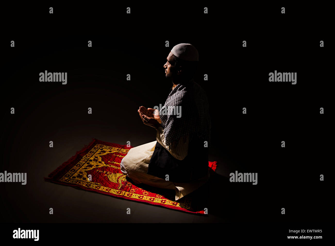 1 indian Muslim man Namaz Stock Photo - Alamy
