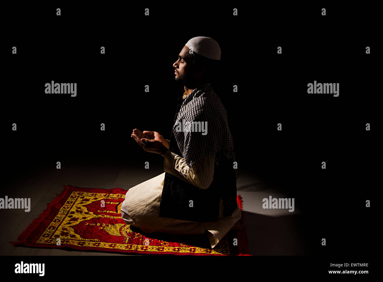 1 indian Muslim man Namaz Stock Photo - Alamy