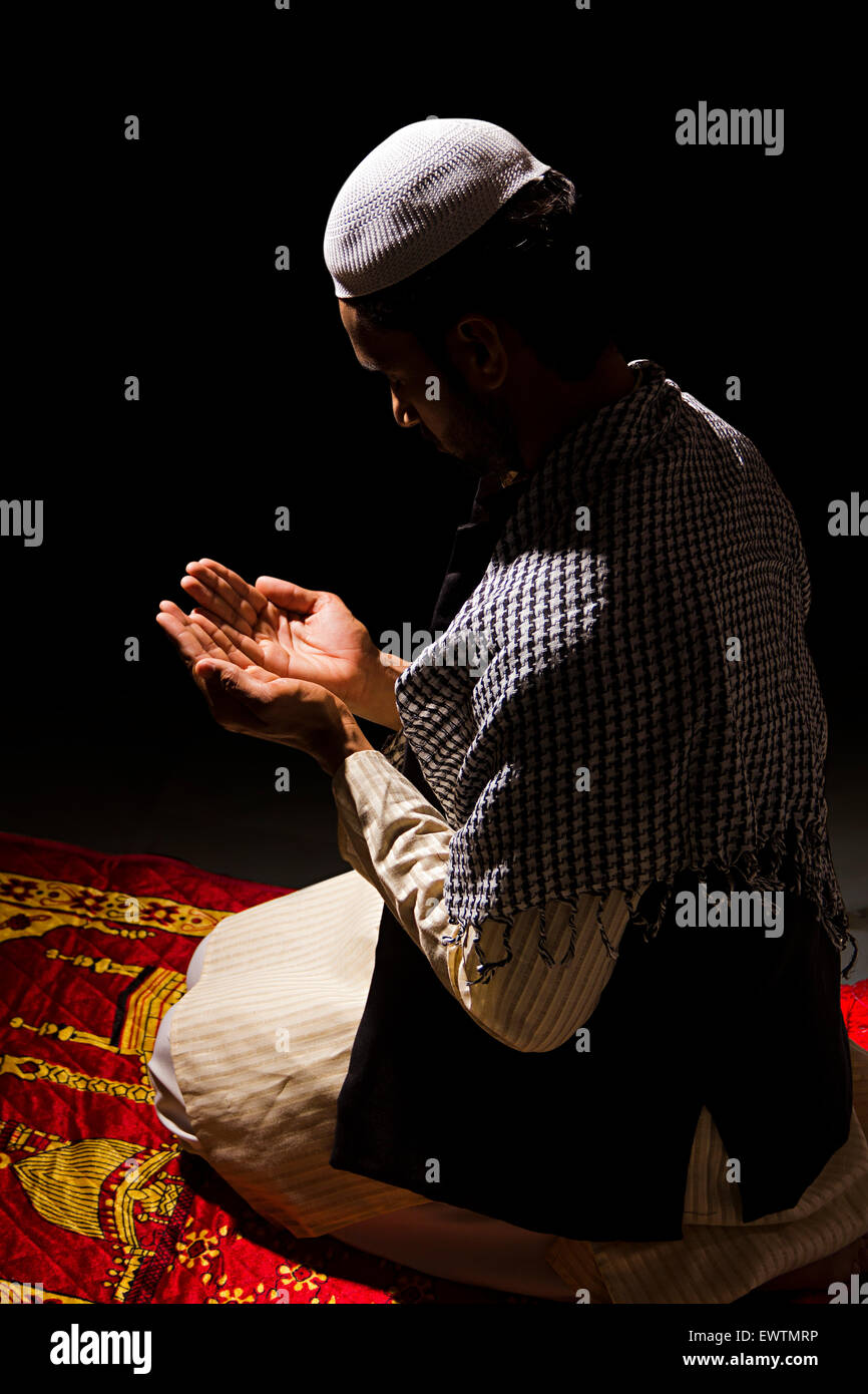 Muslim man praying namaz hi-res stock photography and images - Alamy