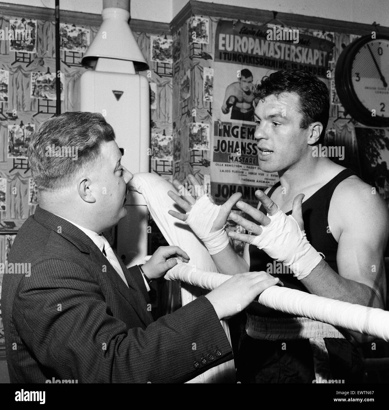 Boxer Dick Richardson talks to sports writer Sam Leitch. 3rd September ...