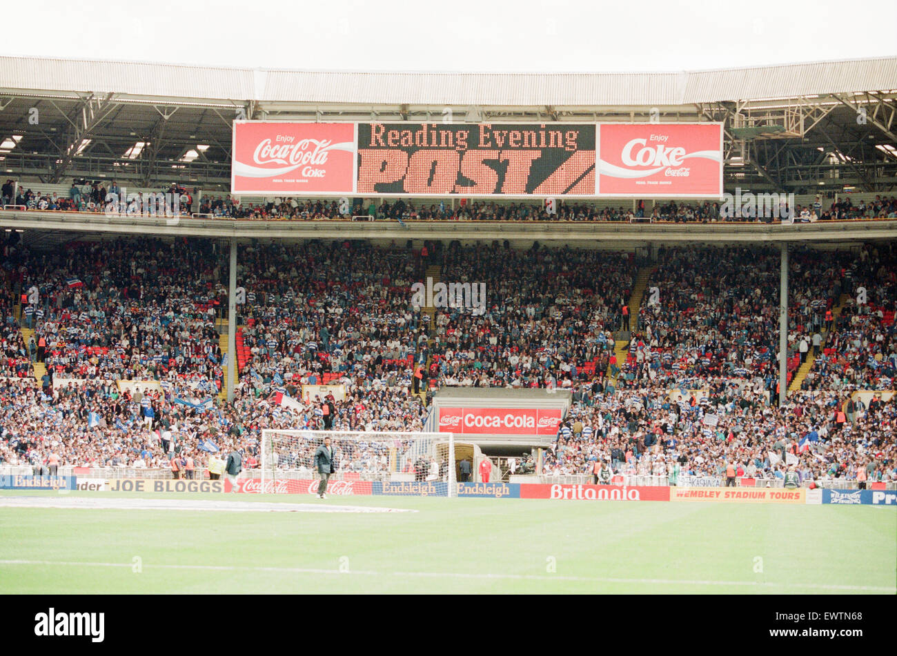 Reading football stadium evening hi-res stock photography and images ...