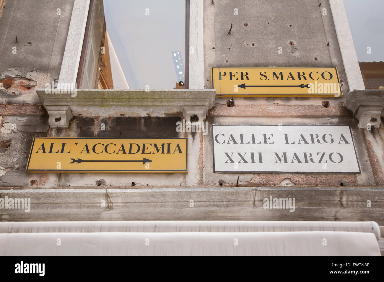 Sign to accademia hi-res stock photography and images - Alamy