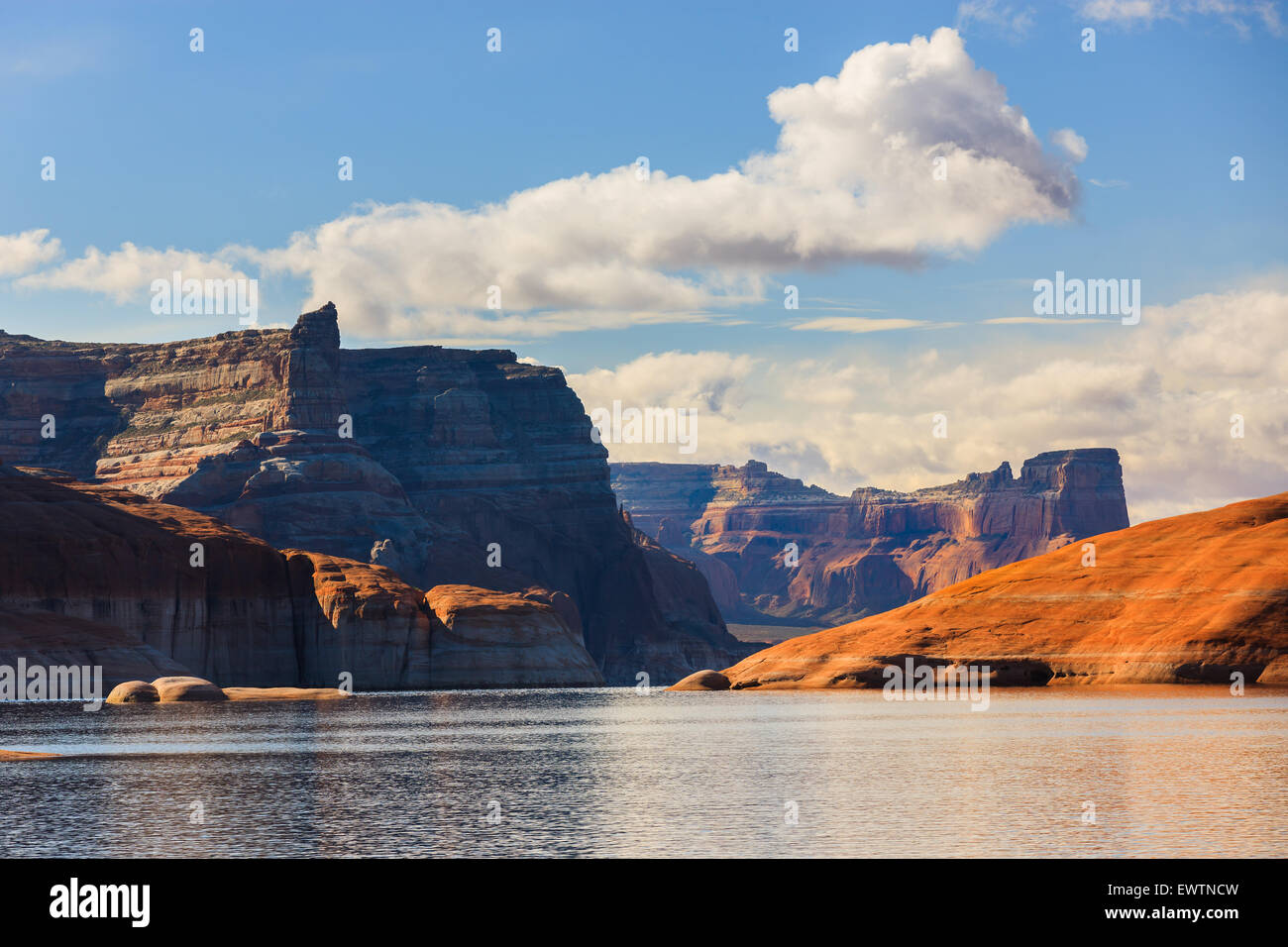 Canyon walls on Lake Powell on the border of Arizona and Utah, USA ...