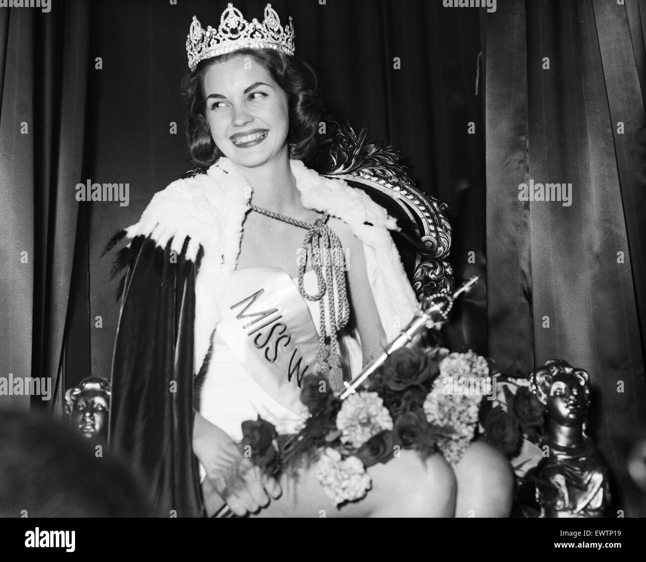 Beauty contest 1950s hi-res stock photography and images - Alamy