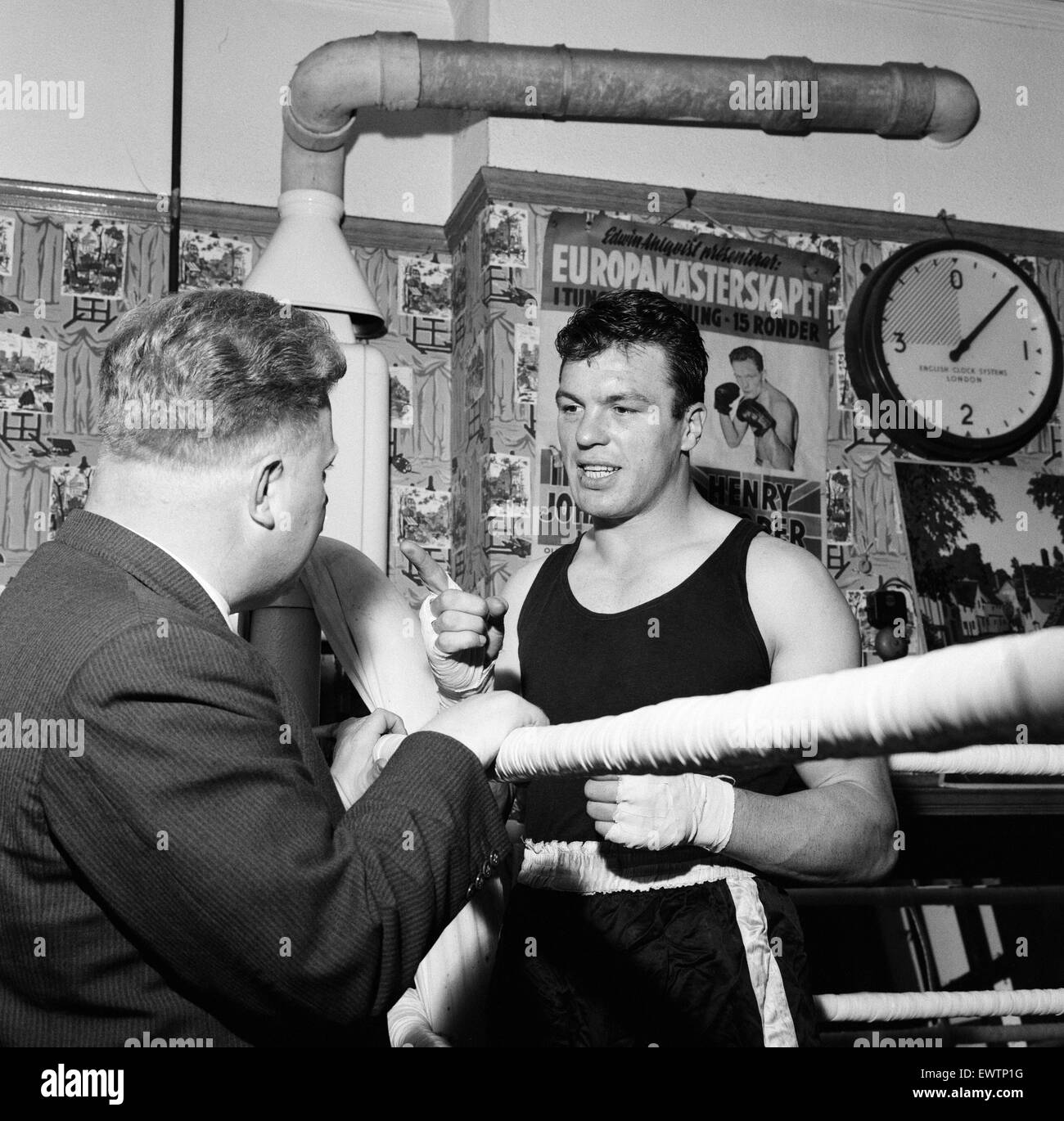 Boxer Dick Richardson talks to sports writer Sam Leitch. 3rd September ...