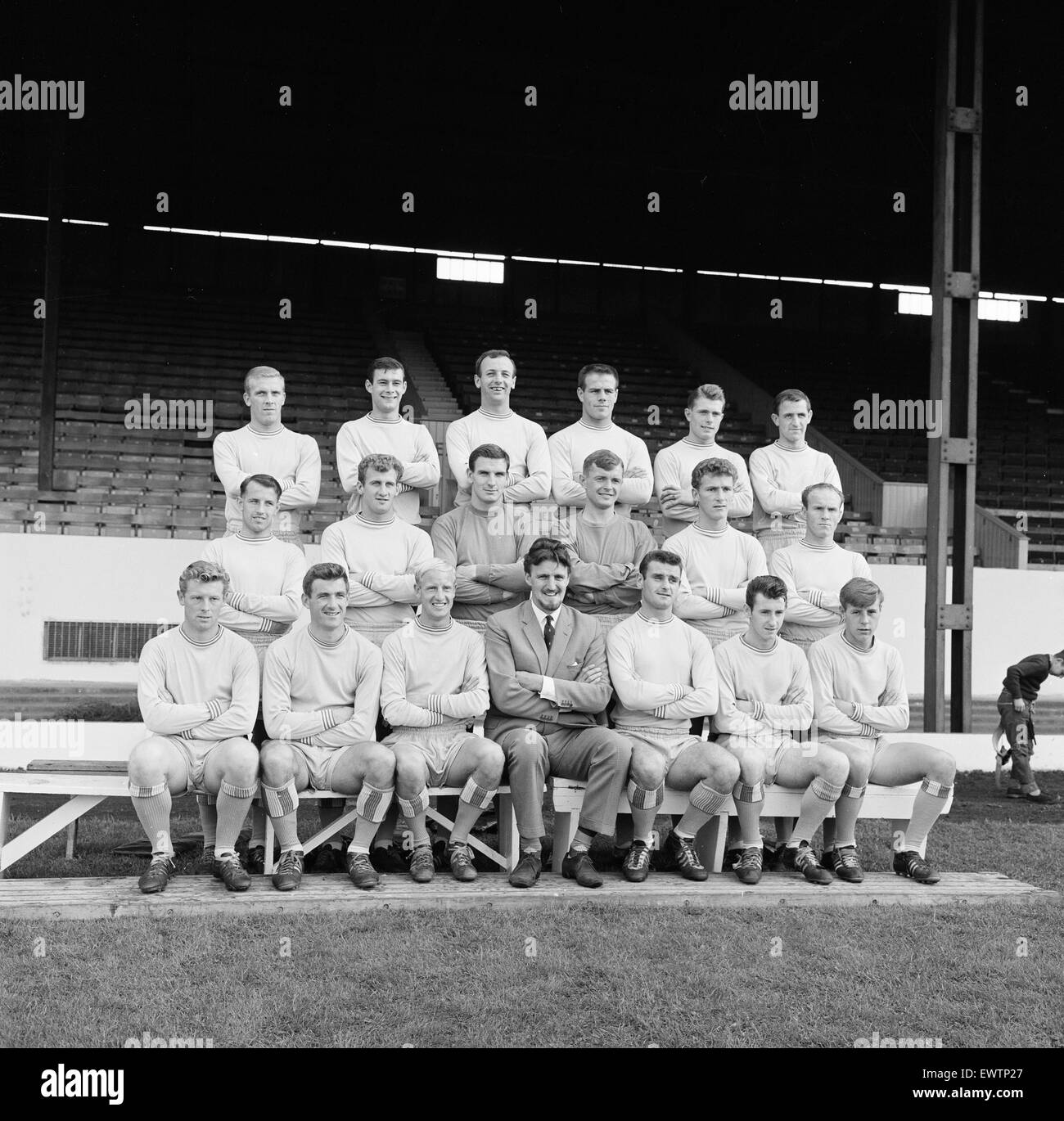 1950s football team groups hi-res stock photography and images - Alamy
