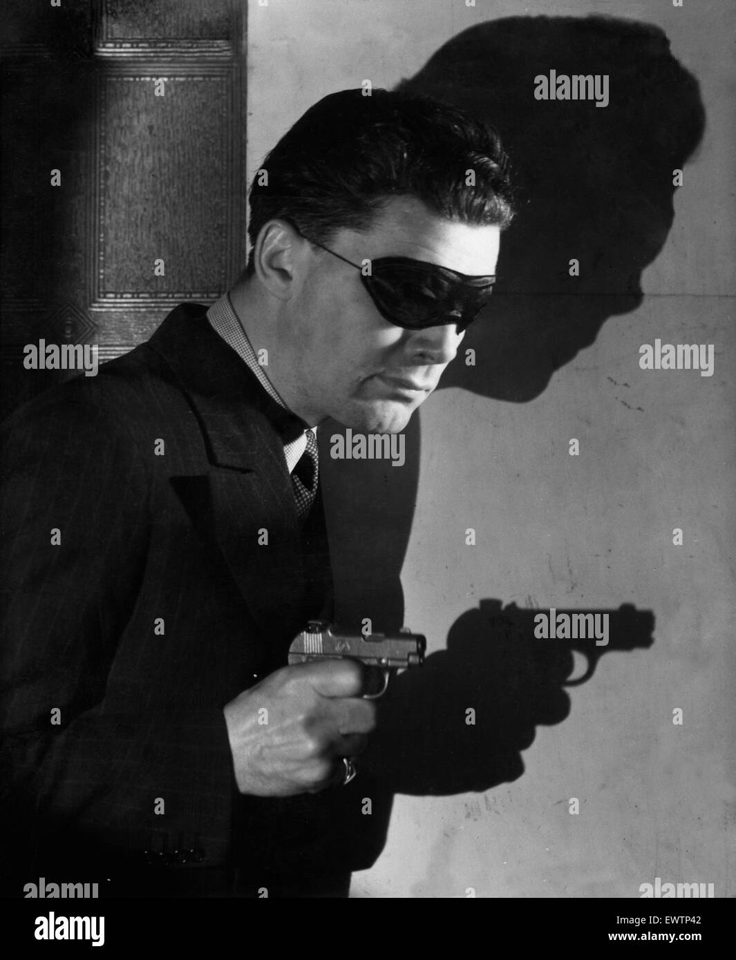 Gunman mask hi-res stock photography and images - Alamy