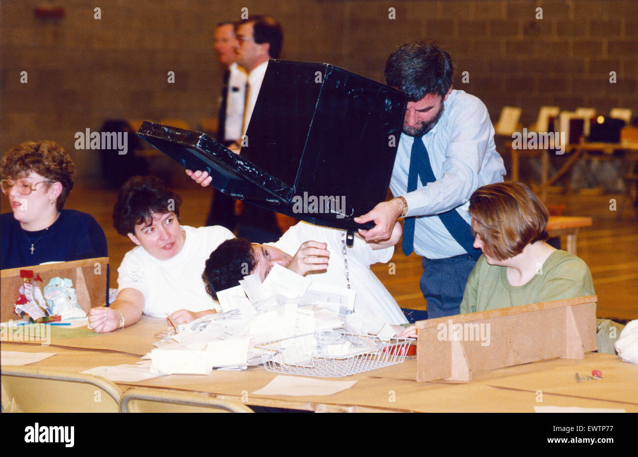 Election night, 1992 General Election, 9th April 1992. Stretford Sports ...