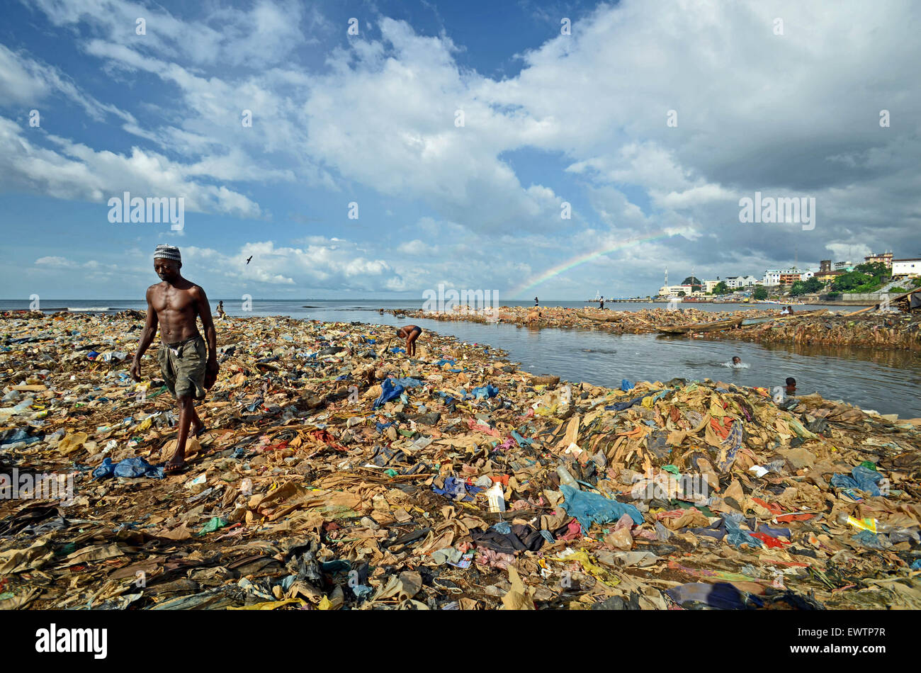 Kroo bay slum freetown sierra hi-res stock photography and images - Alamy