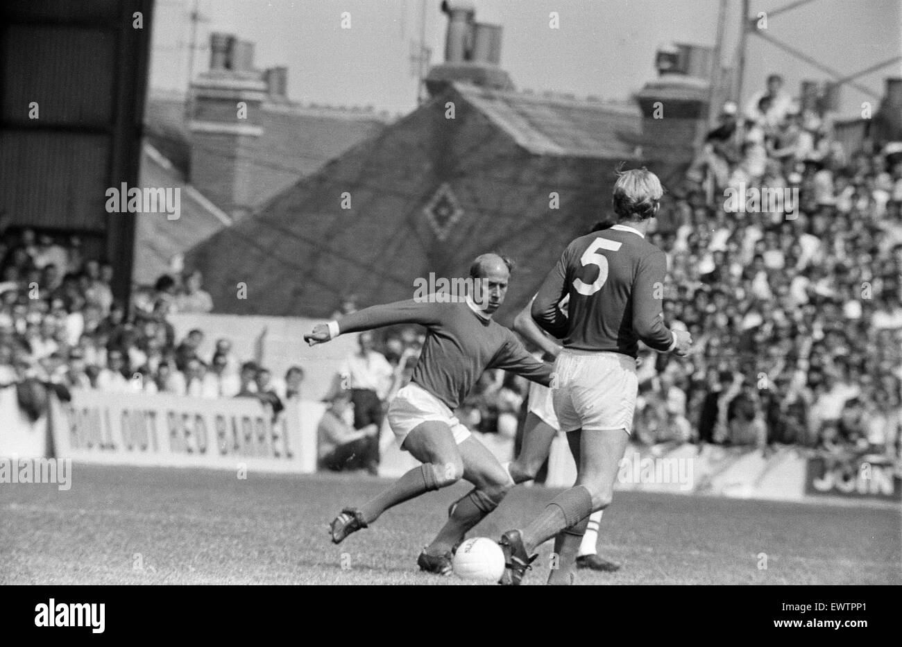 Reading 2-3 Manchester United, Watney Cup match at Elm Park, Saturday ...
