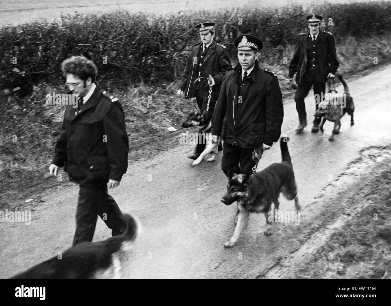 Police a searching Black and White Stock Photos & Images - Alamy