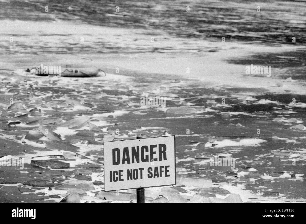 Frozen Lake, Cannon Hill Park, Birmingham, England, 17th February 1986 ...
