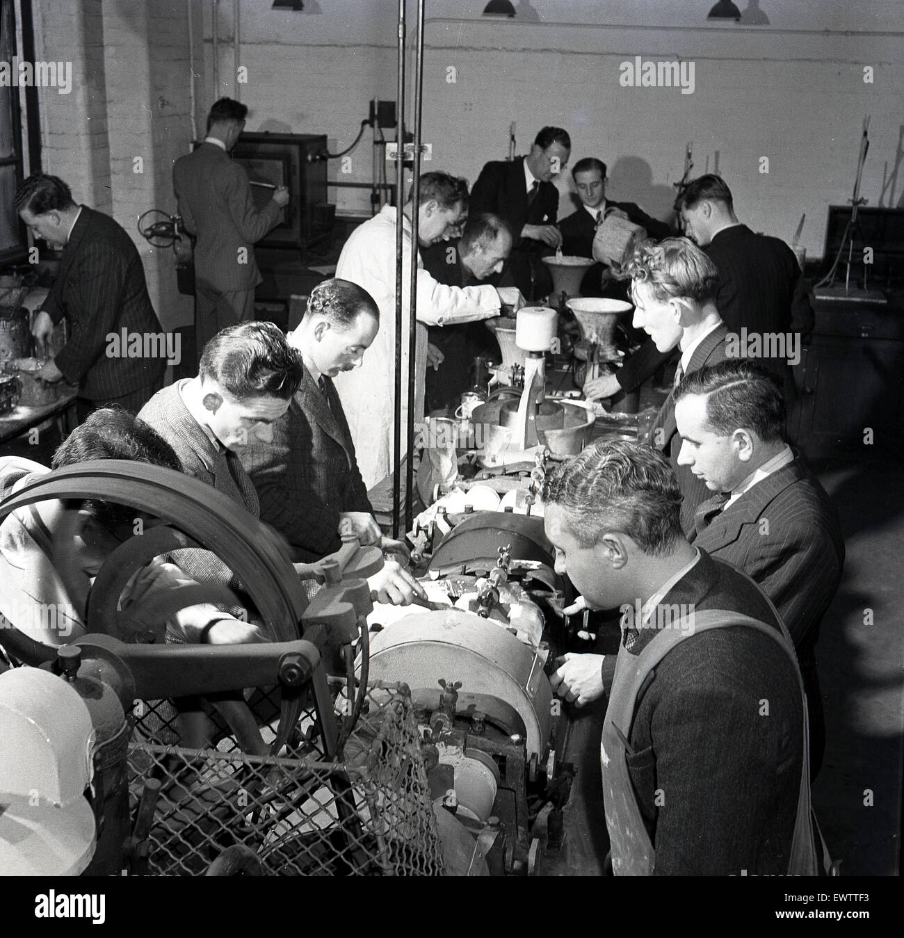Corner shop 1950s hi-res stock photography and images - Alamy