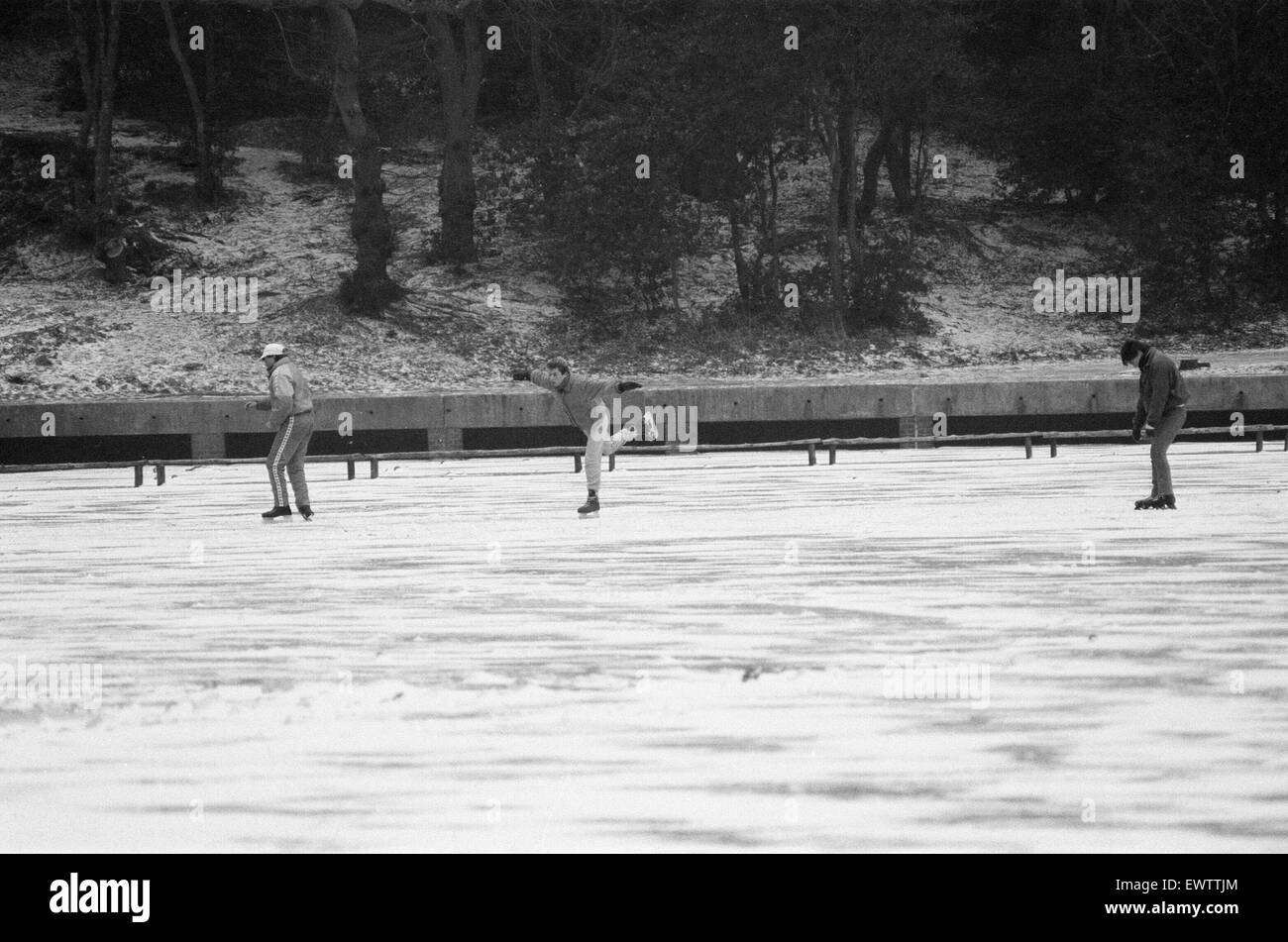 Birmingham ice frozen snow hi-res stock photography and images - Alamy