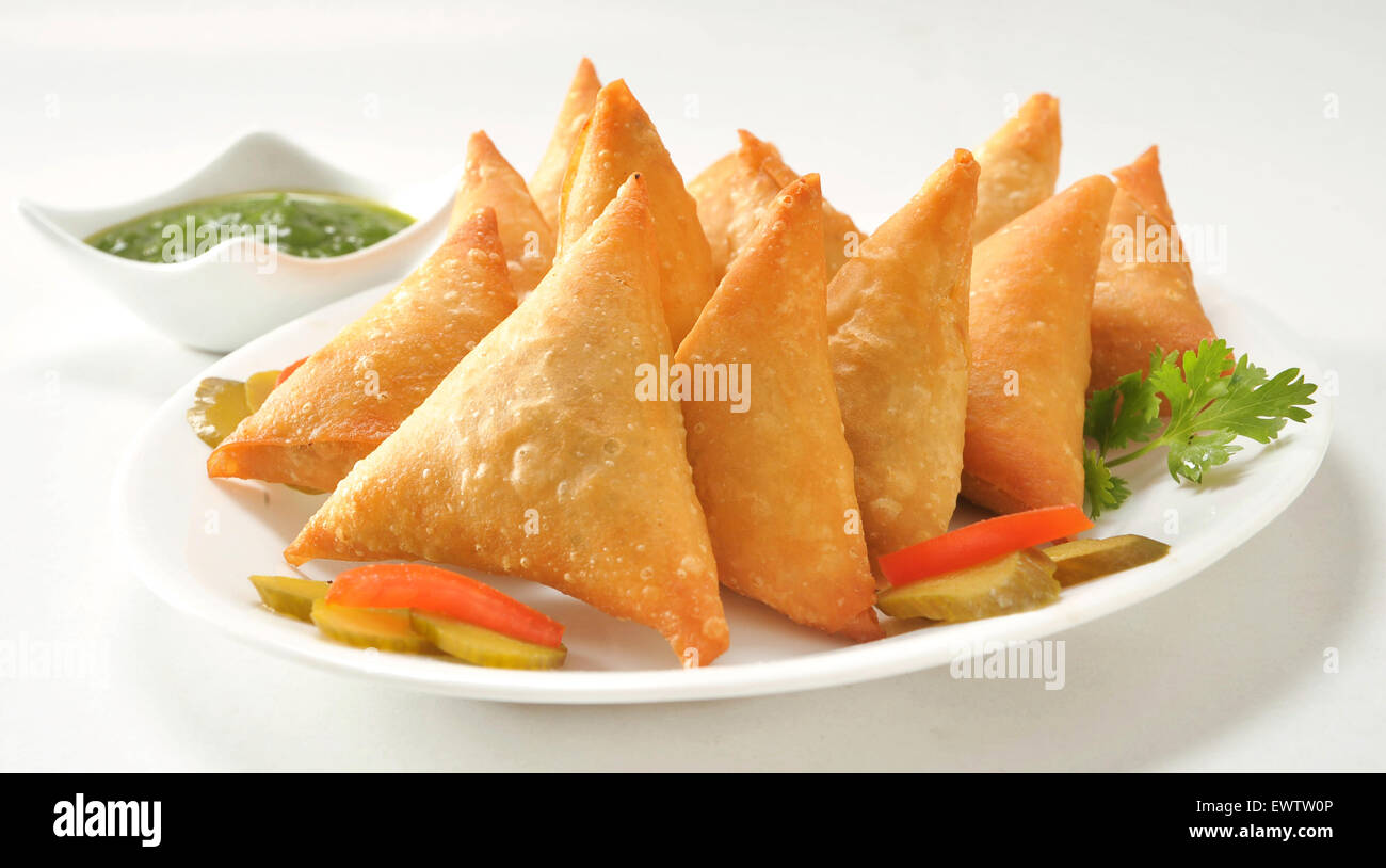 Samosa kachori hi-res stock photography and images - Alamy