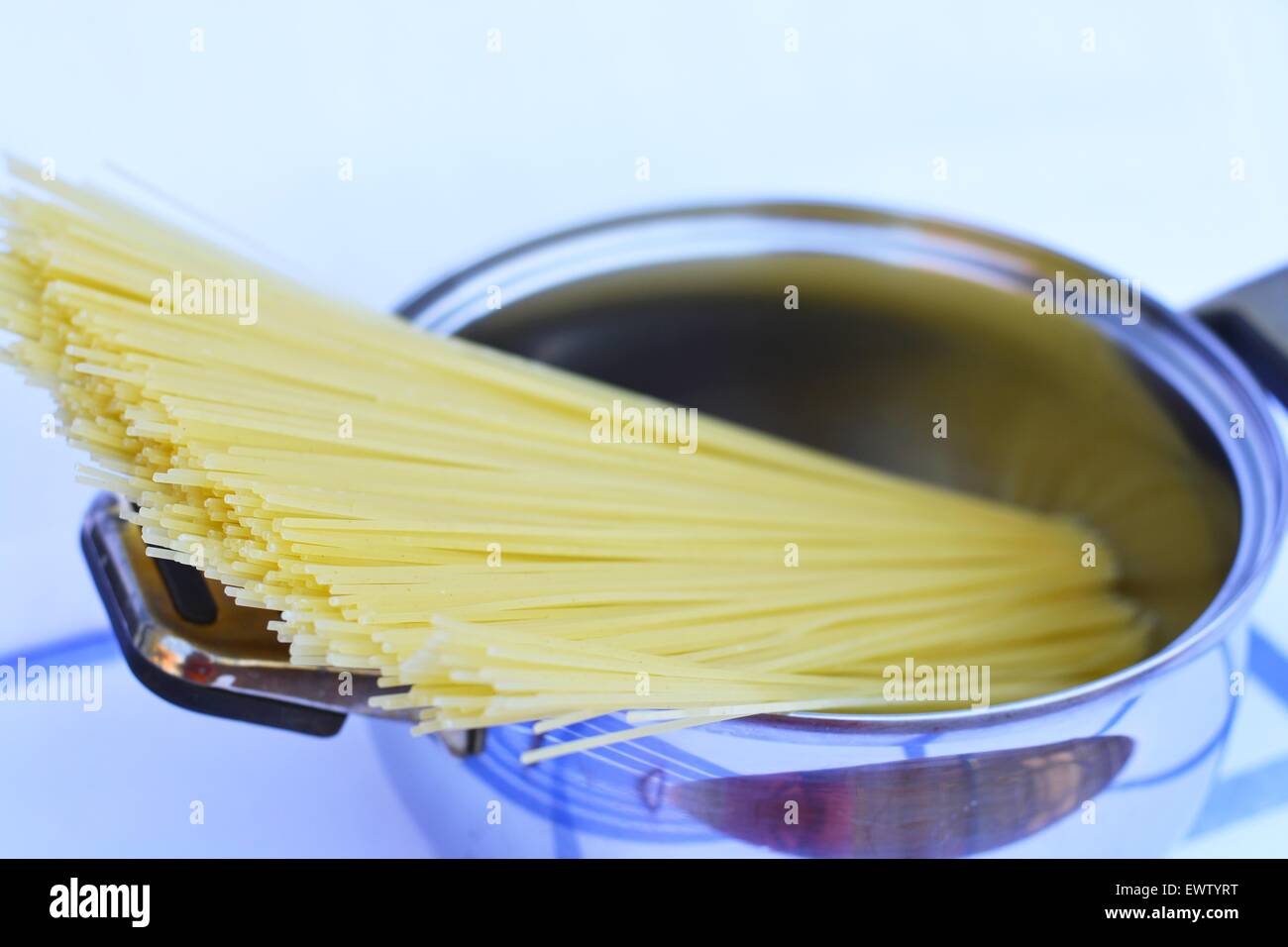 Spaghetti in a pot Stock Photo - Alamy