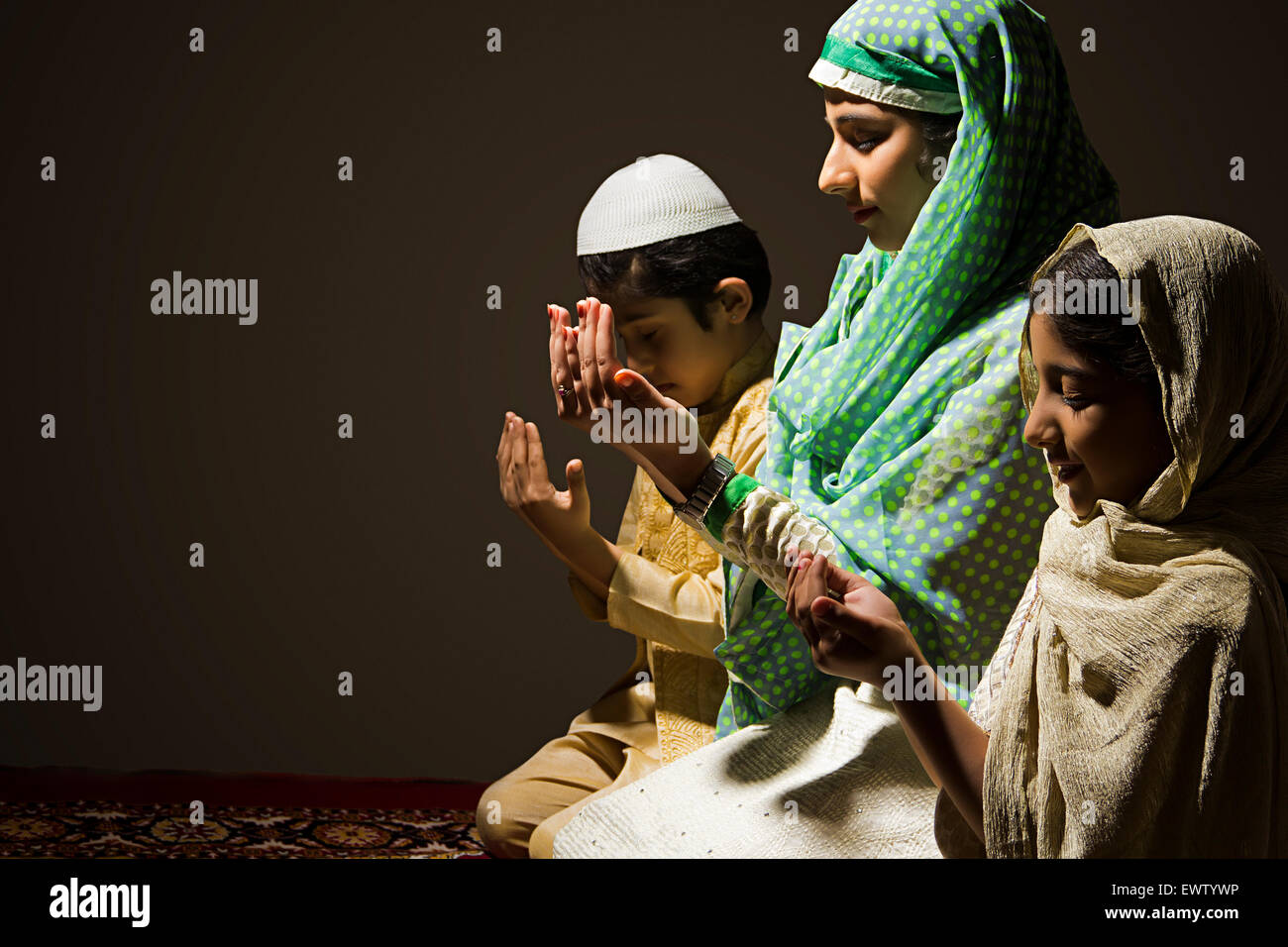 indian Muslim mother and kids Namaz Stock Photo - Alamy